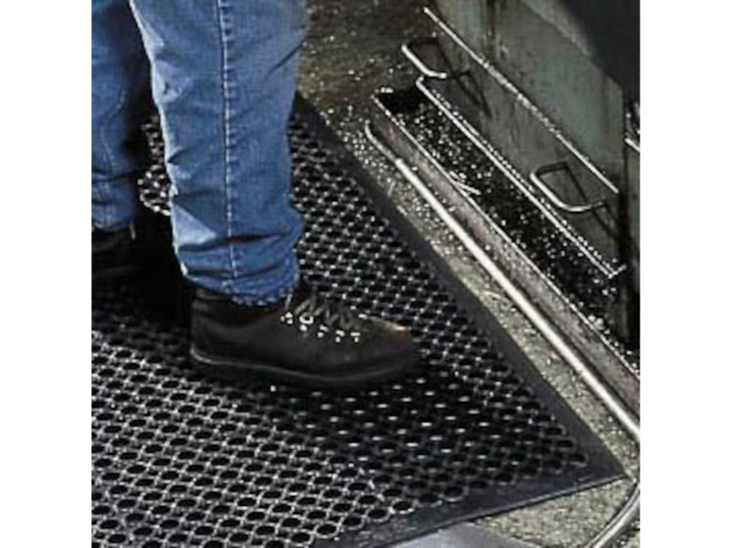 Notrax Drain-Step™ Beveled Non Slip Anti-Fatigue Floor Mats 504 Series