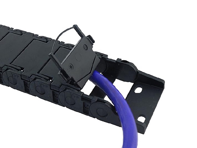 IGUS® E-Chain Series 15 Zipper Cable Carrier | Cable Track
