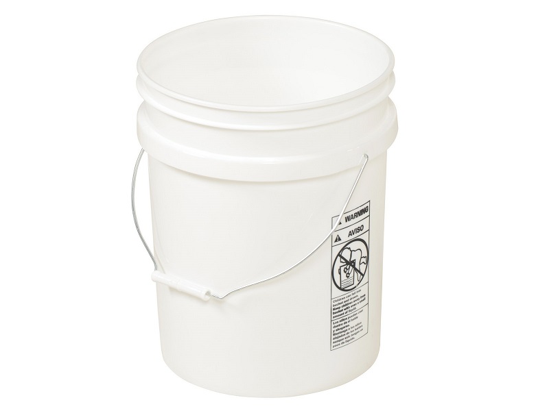 Vestil® Plastic Pails Bucket with Steel Handles