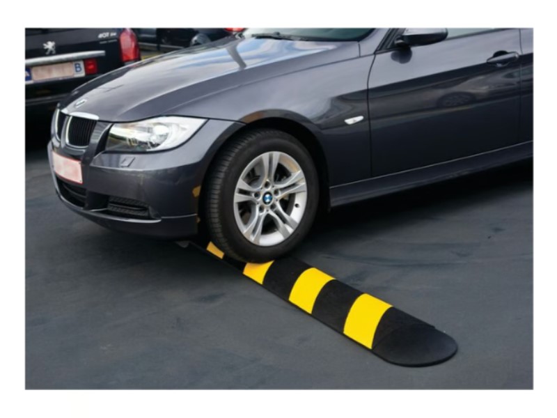 Rubber Speed Bumps | Parking Lot Speed Humps | Commercial Speed Bumps